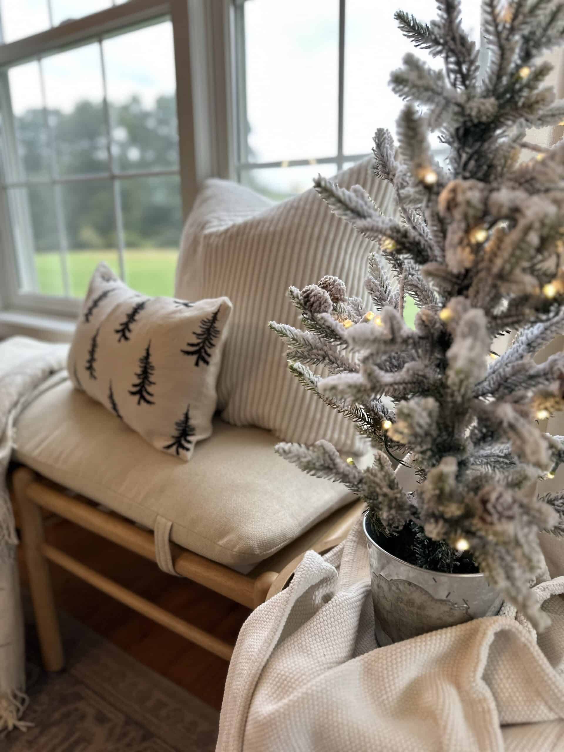 Neutral Holiday Decorating - Julia & Lily Blog